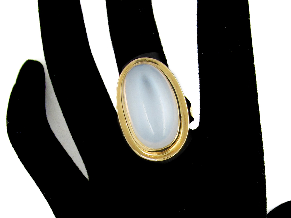 Large Gold Moonstone Ring (609E) | The Antique Jewellery Company
