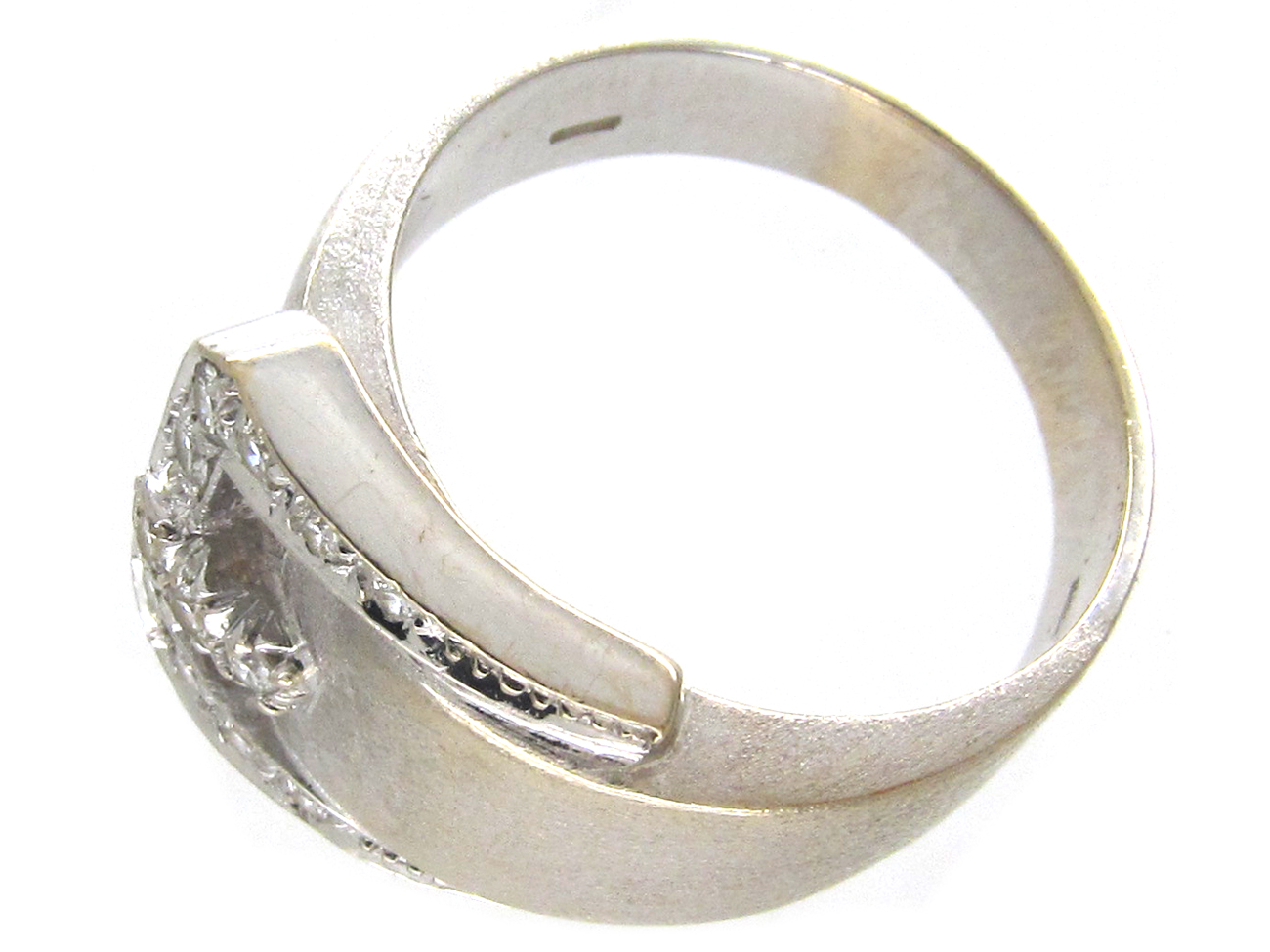 18ct White Gold Buckle Ring (793M) | The Antique Jewellery Company