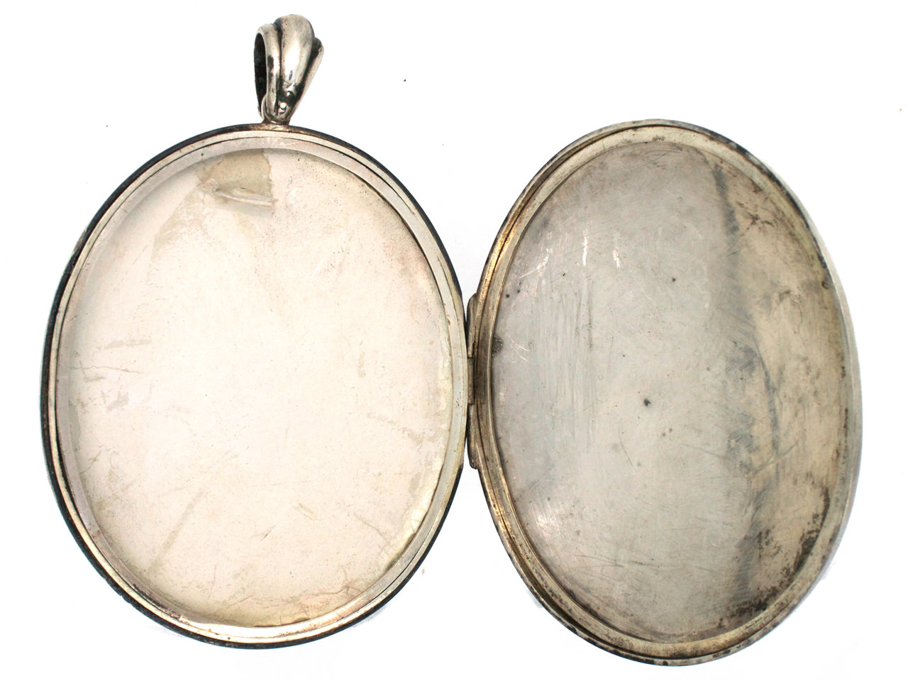 Large Silver Oval Victorian Locket (605G) | The Antique Jewellery Company