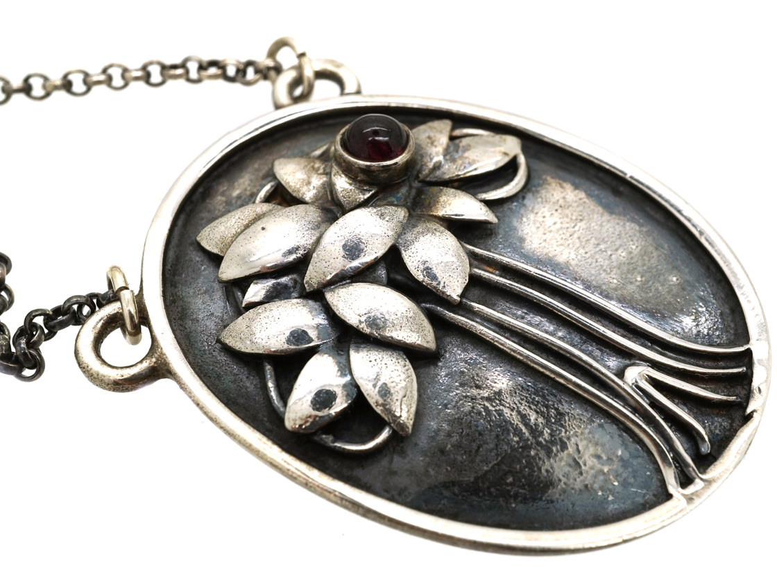 Art Deco Silver Pendant on Chain (124K) | The Antique Jewellery Company