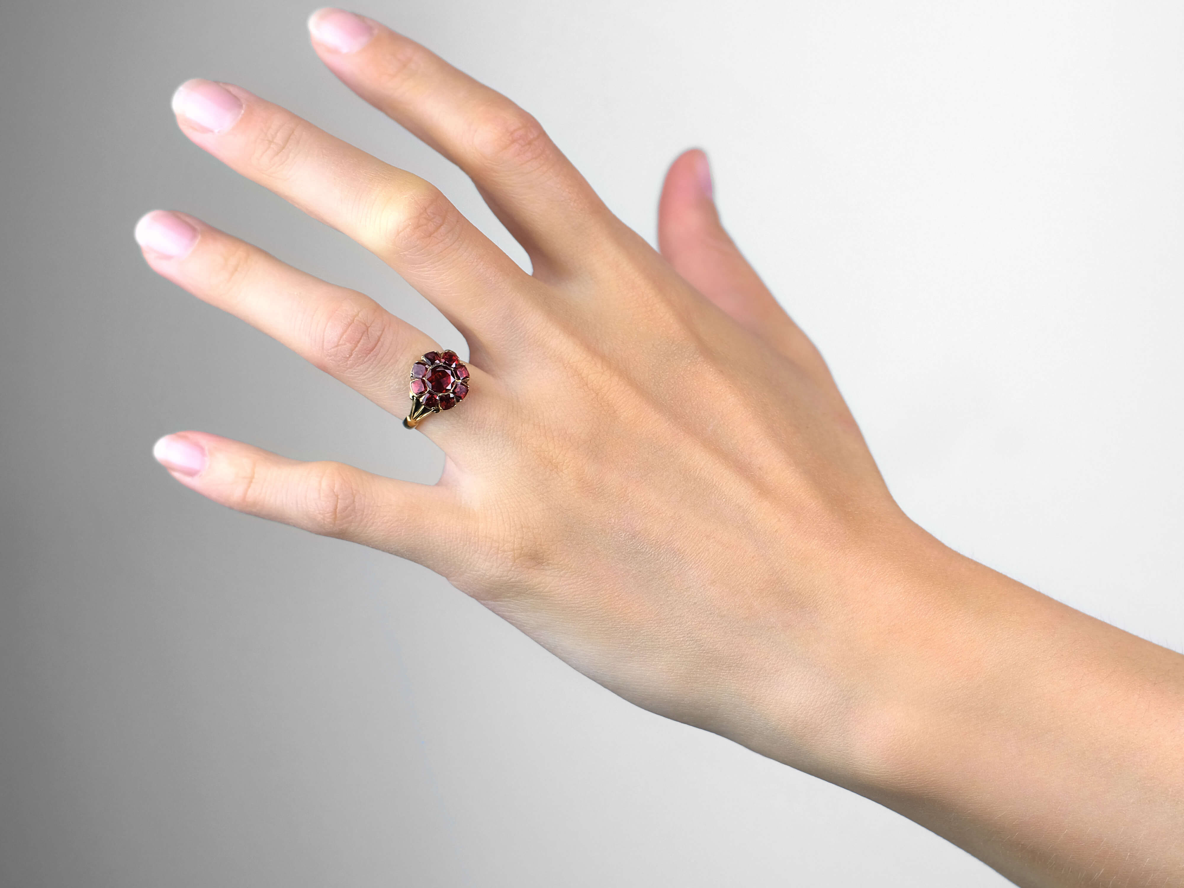 Georgian 18ct Gold Flat Cut Almandine Garnet Cluster Ring (725K) | The ...