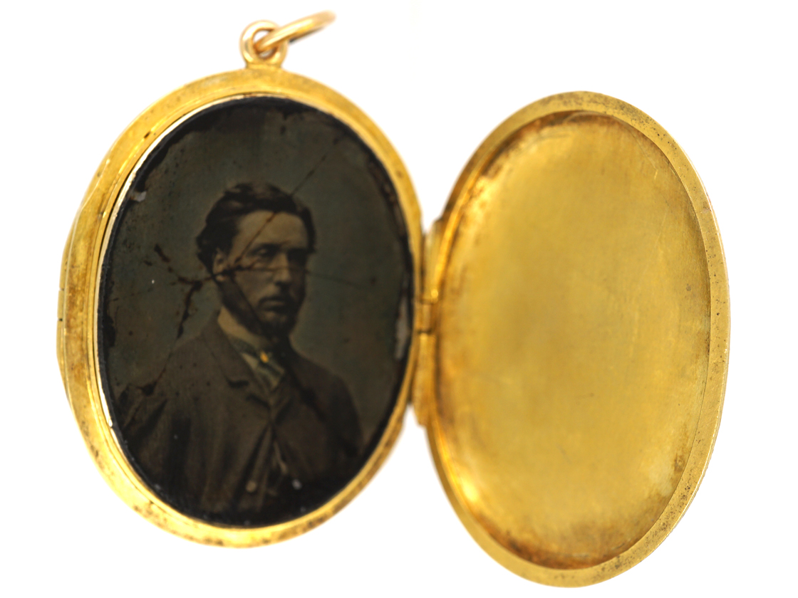 Victorian 15ct Gold Double Opening Oval Engraved Locket (33M) | The ...
