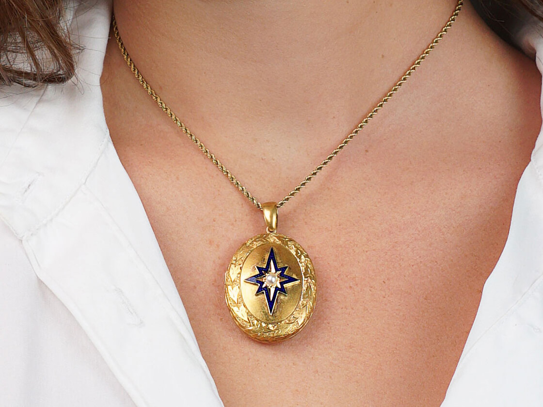 Victorian 18ct Oval Locket with Star & Natural Split Pearl Design (184M ...