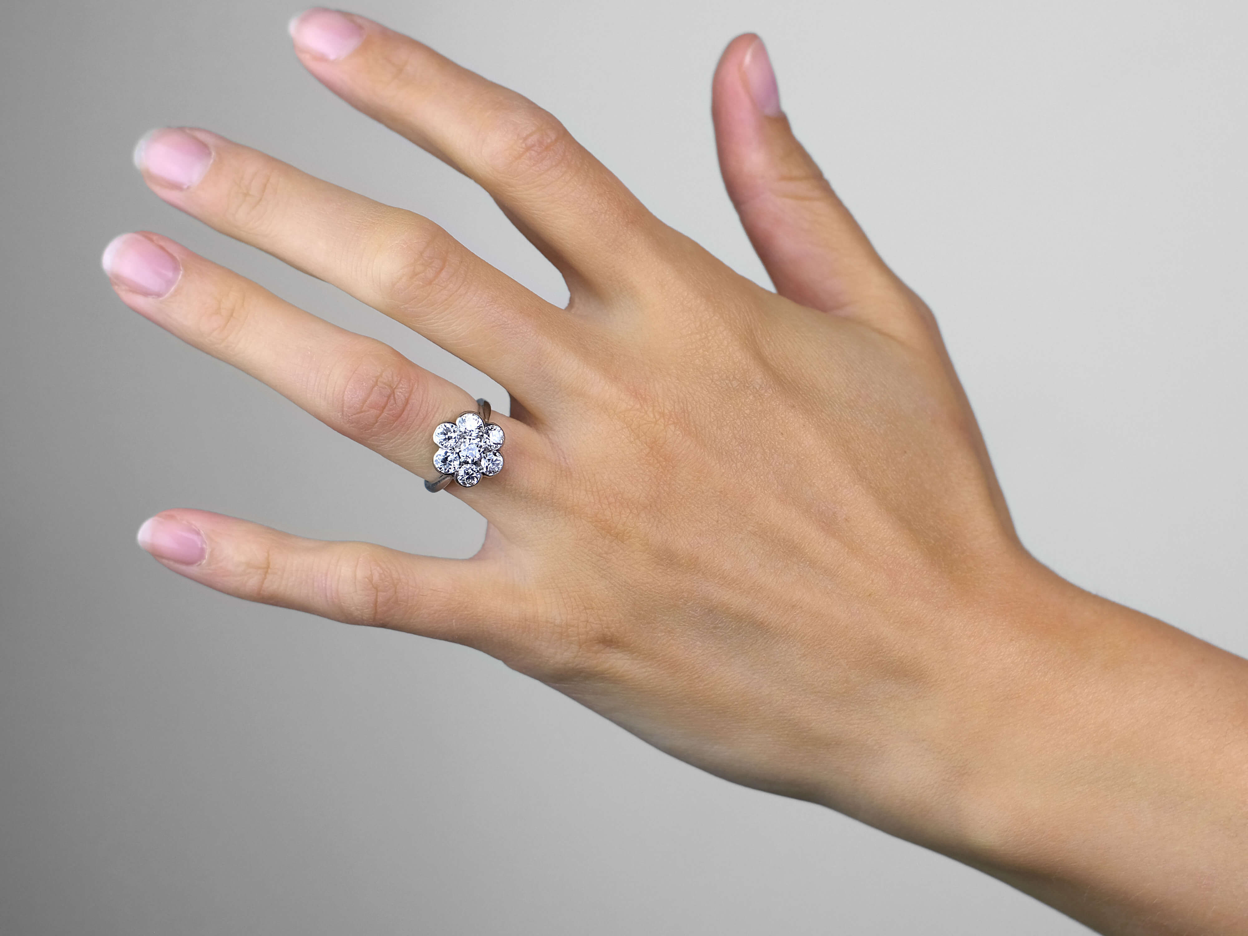 Art Deco Large Platinum and Diamond Daisy Cluster Ring (470M) | The Antique Jewellery Company