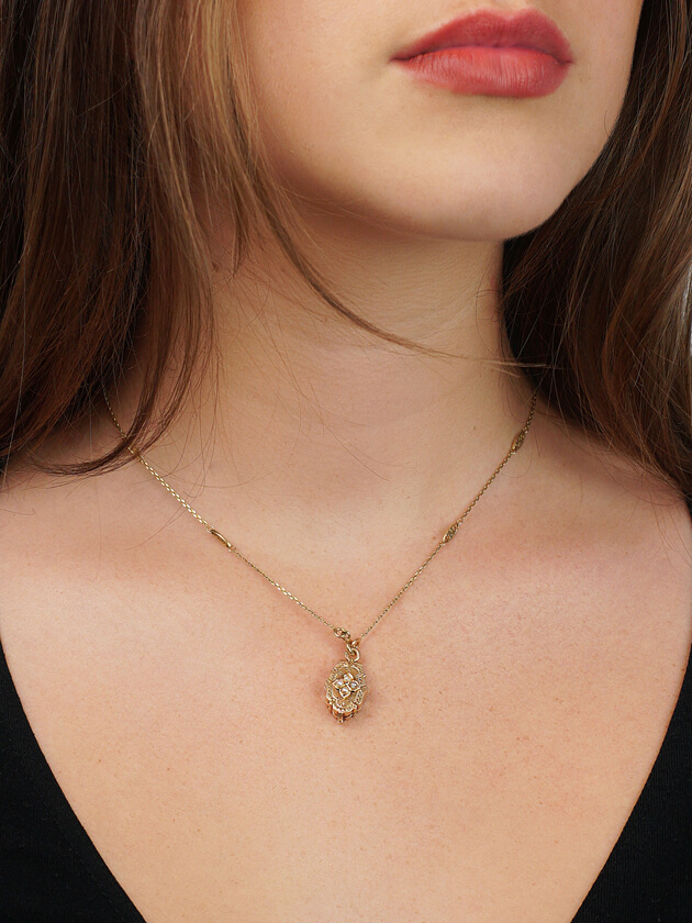 Victorian 18ct Gold Locket set with Four Natural Split Pearls (144N ...