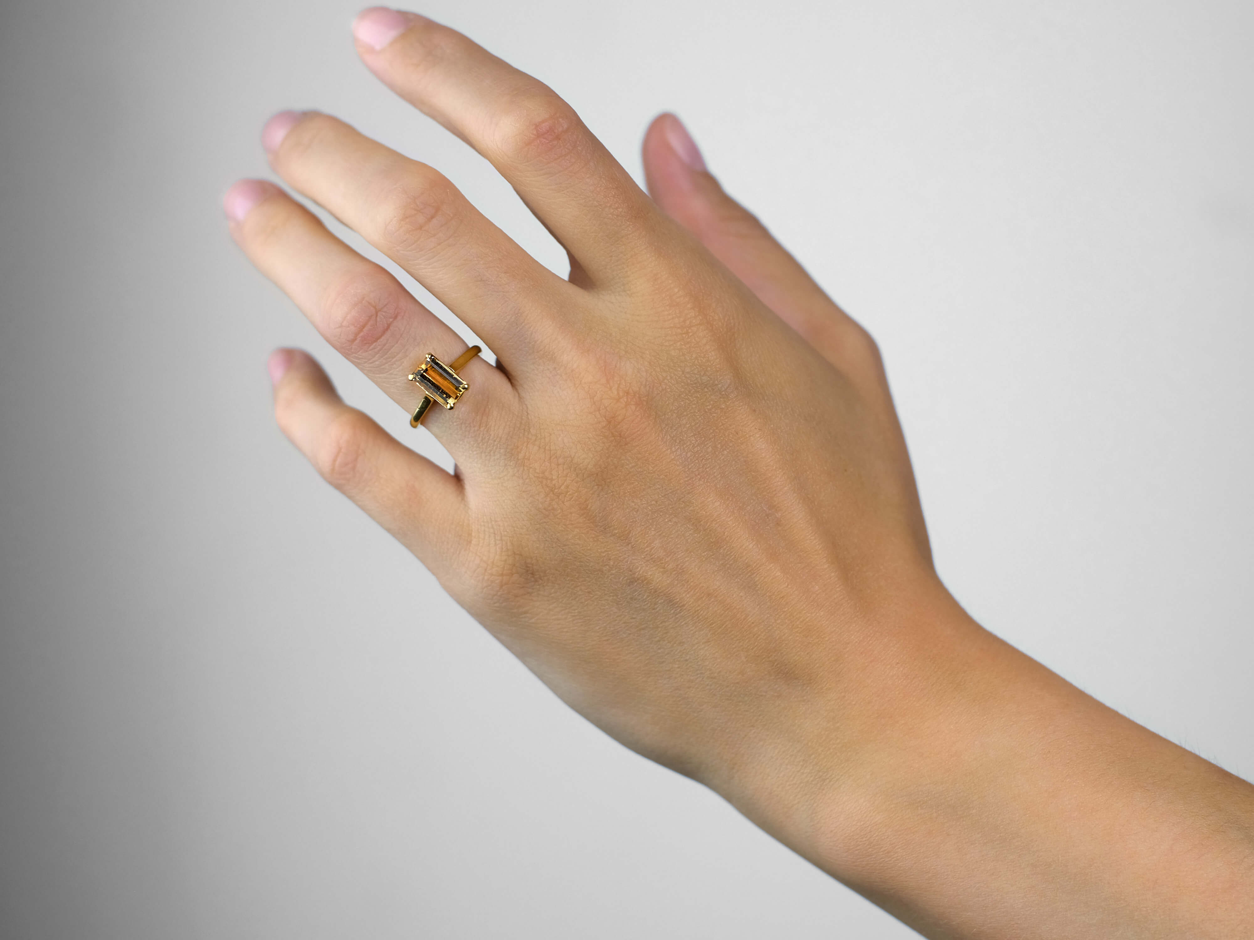 18ct Gold Rectangular Shaped Topaz Ring (336N) | The Antique Jewellery ...