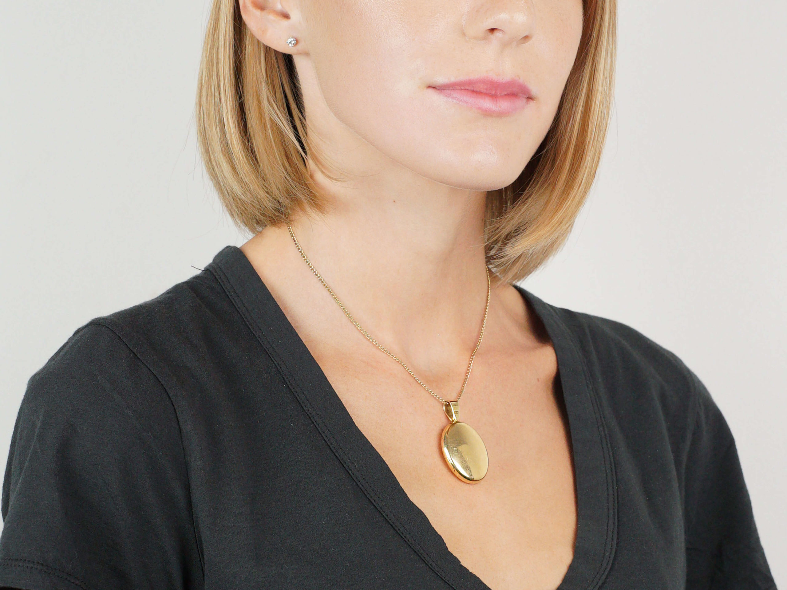 Victorian 18ct Gold Plain Oval Locket (184N) | The Antique Jewellery ...