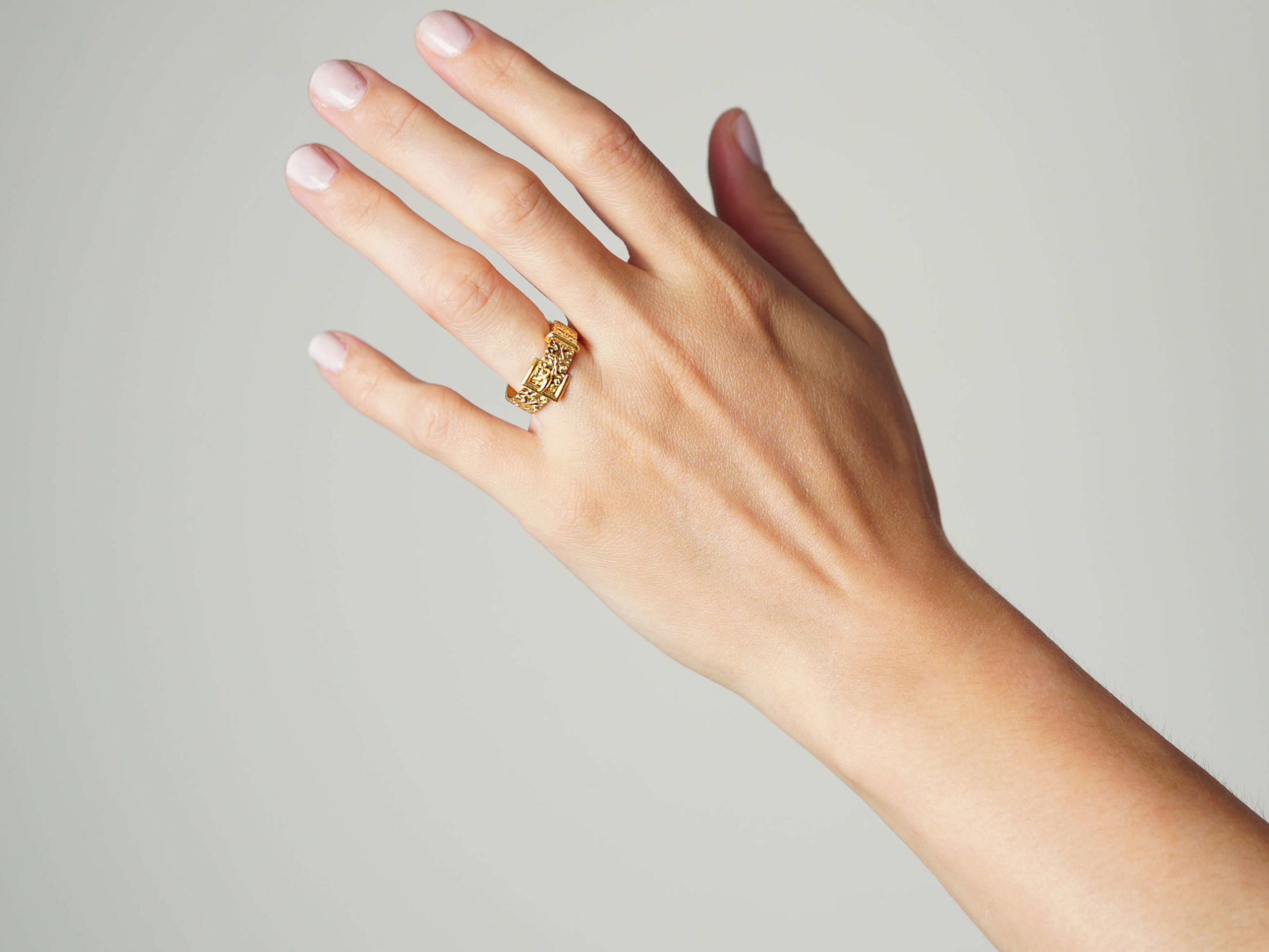 Victorian 18ct Gold Buckle Ring (956M) | The Antique Jewellery Company