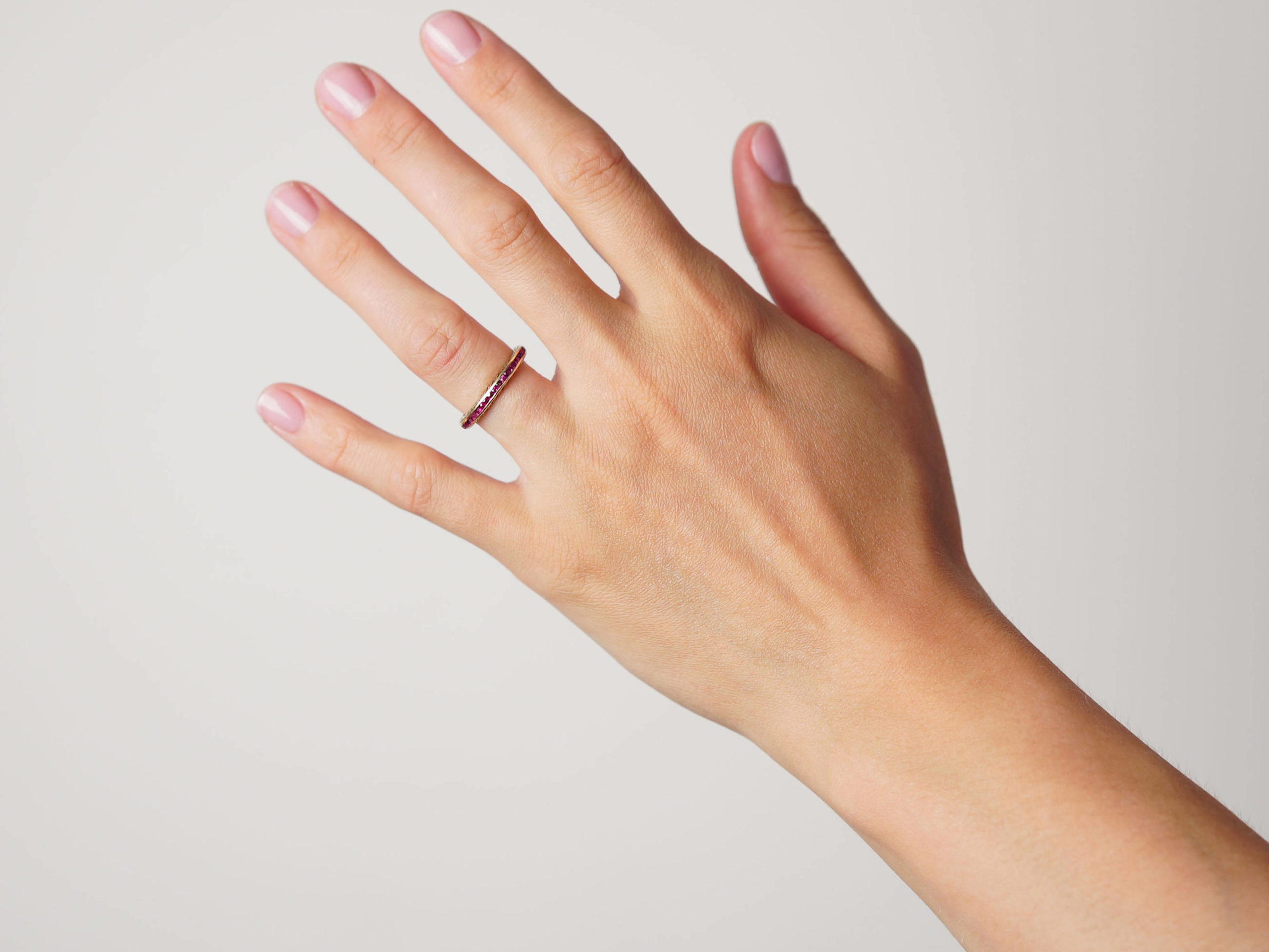 Art Deco 18ct Gold & Ruby Eternity Ring (43P) | The Antique Jewellery ...