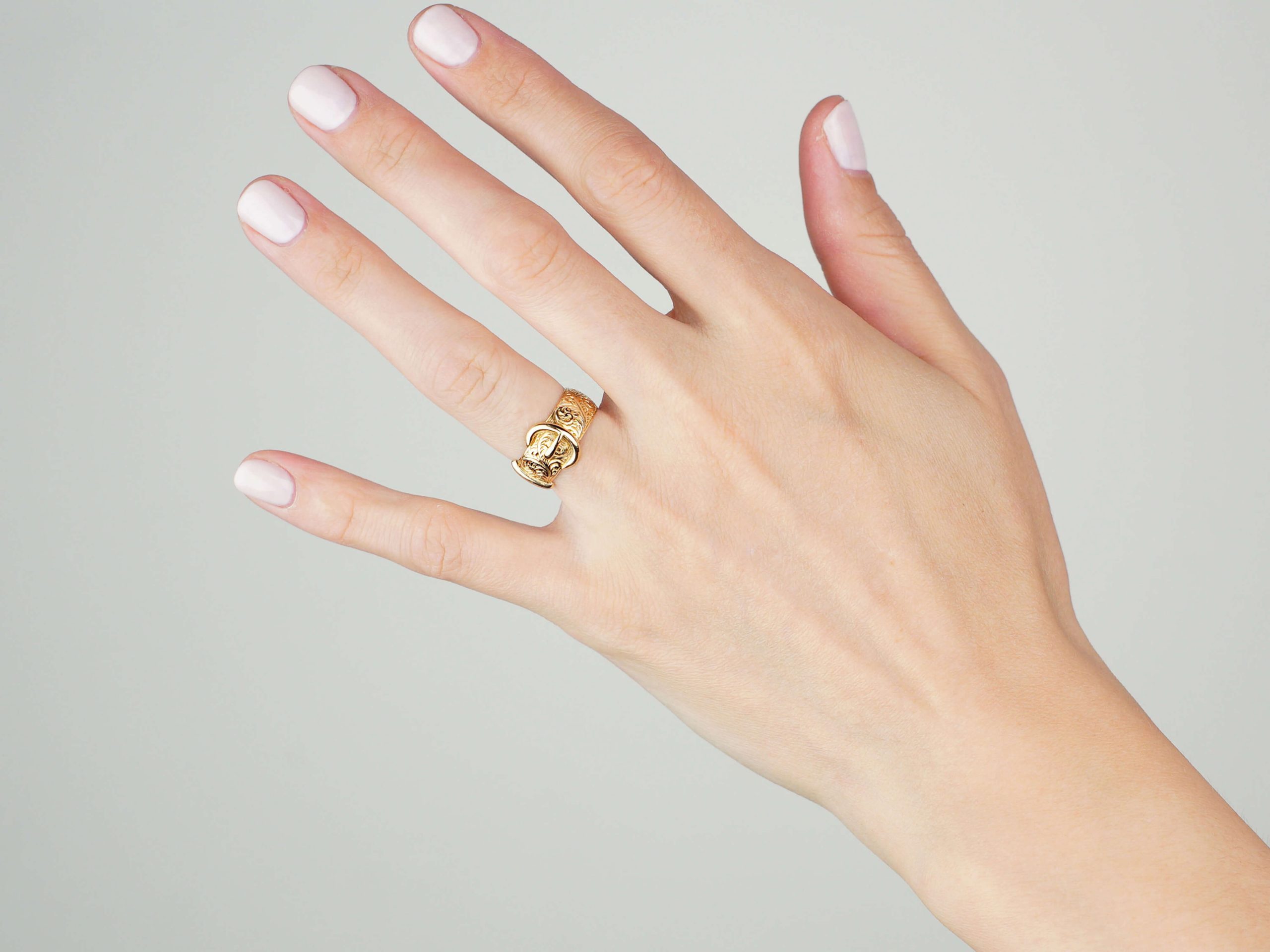 Edwardian 18ct Gold Buckle Ring with Fine Engraving Throughout (965R ...