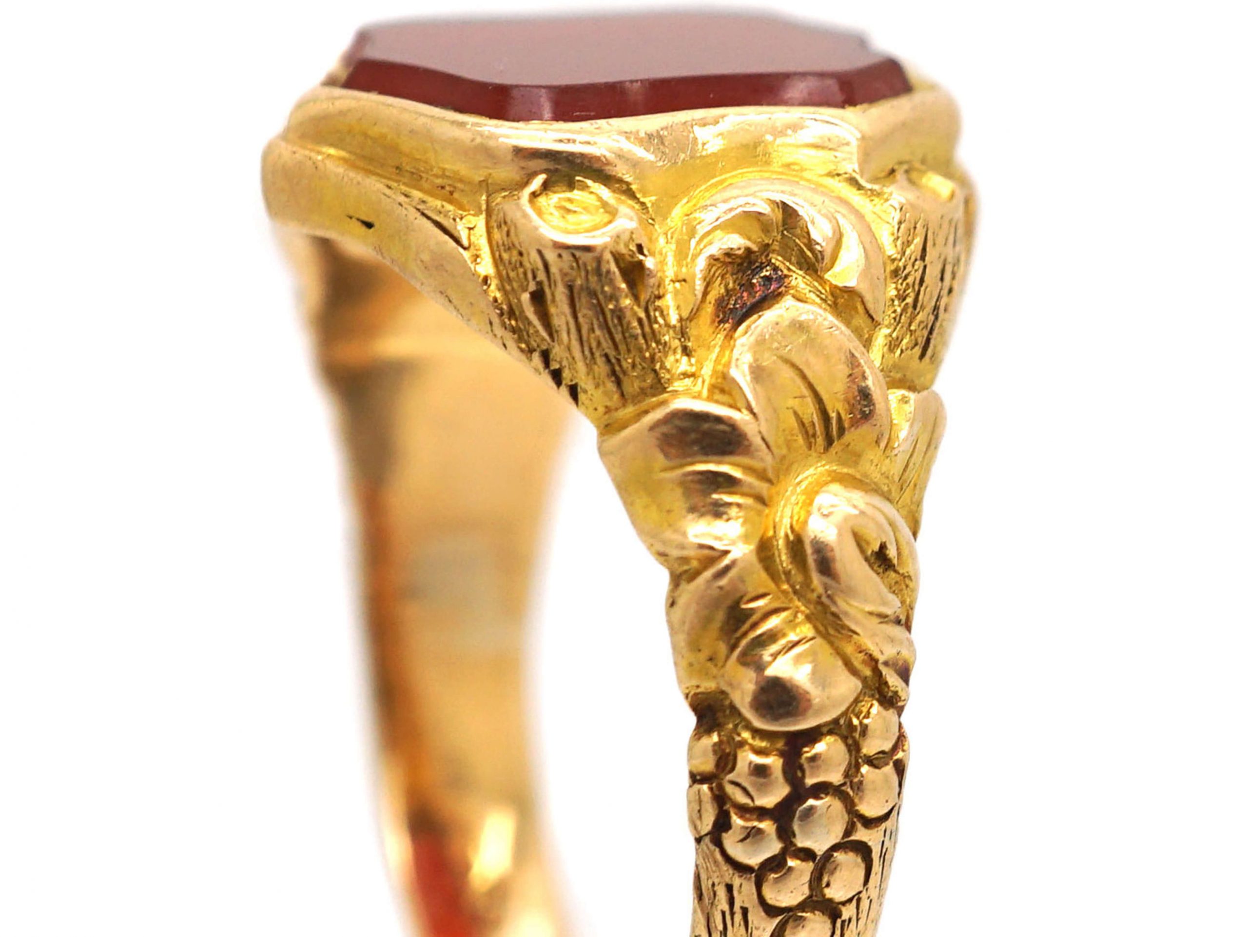 Victorian 15ct Gold & Carnelian Shield Shaped Signet Ring (876T) | The ...