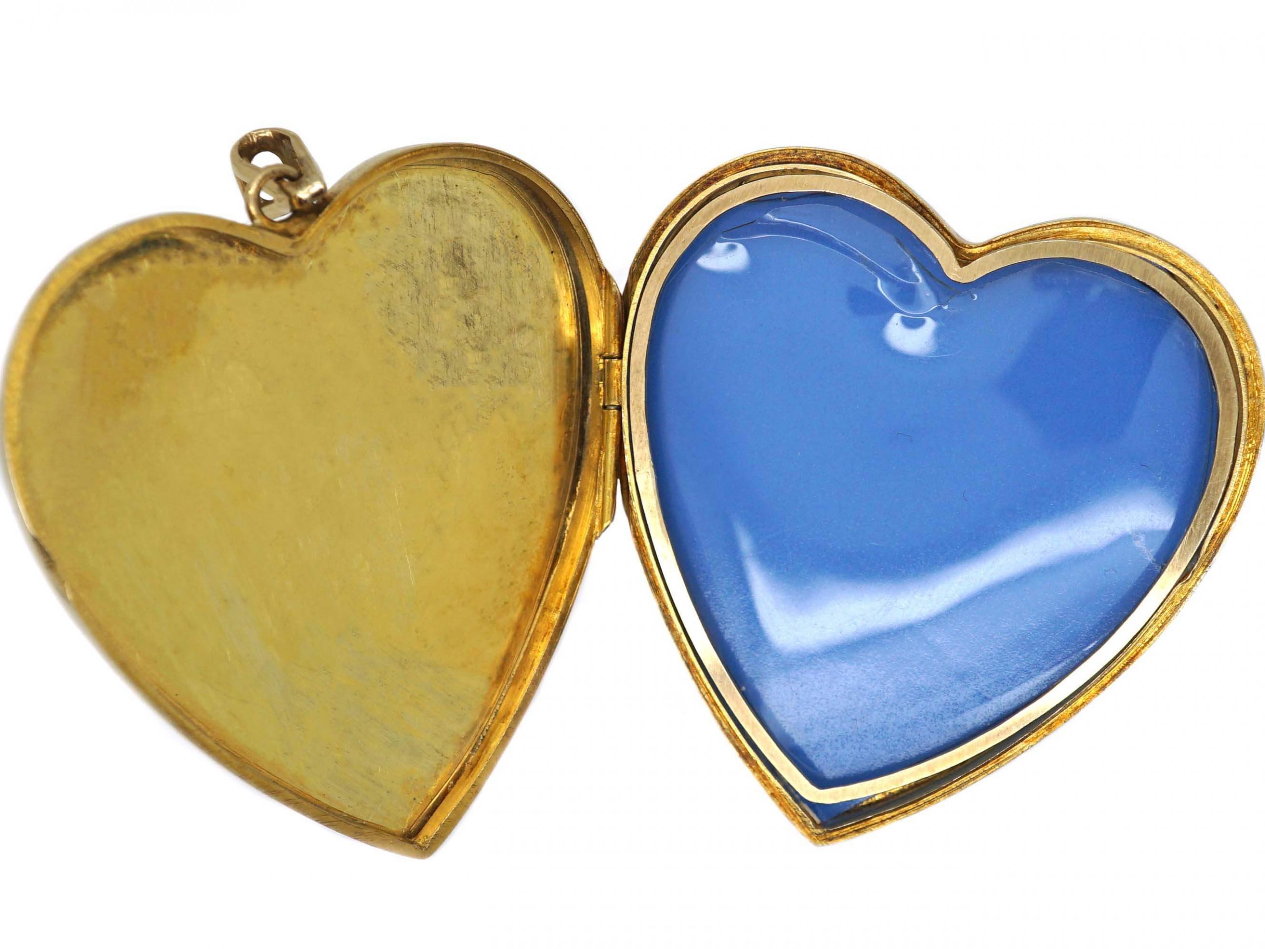 Large 9ct Gold Heart Shaped Locket with Engraved Foliate Detail (189U ...