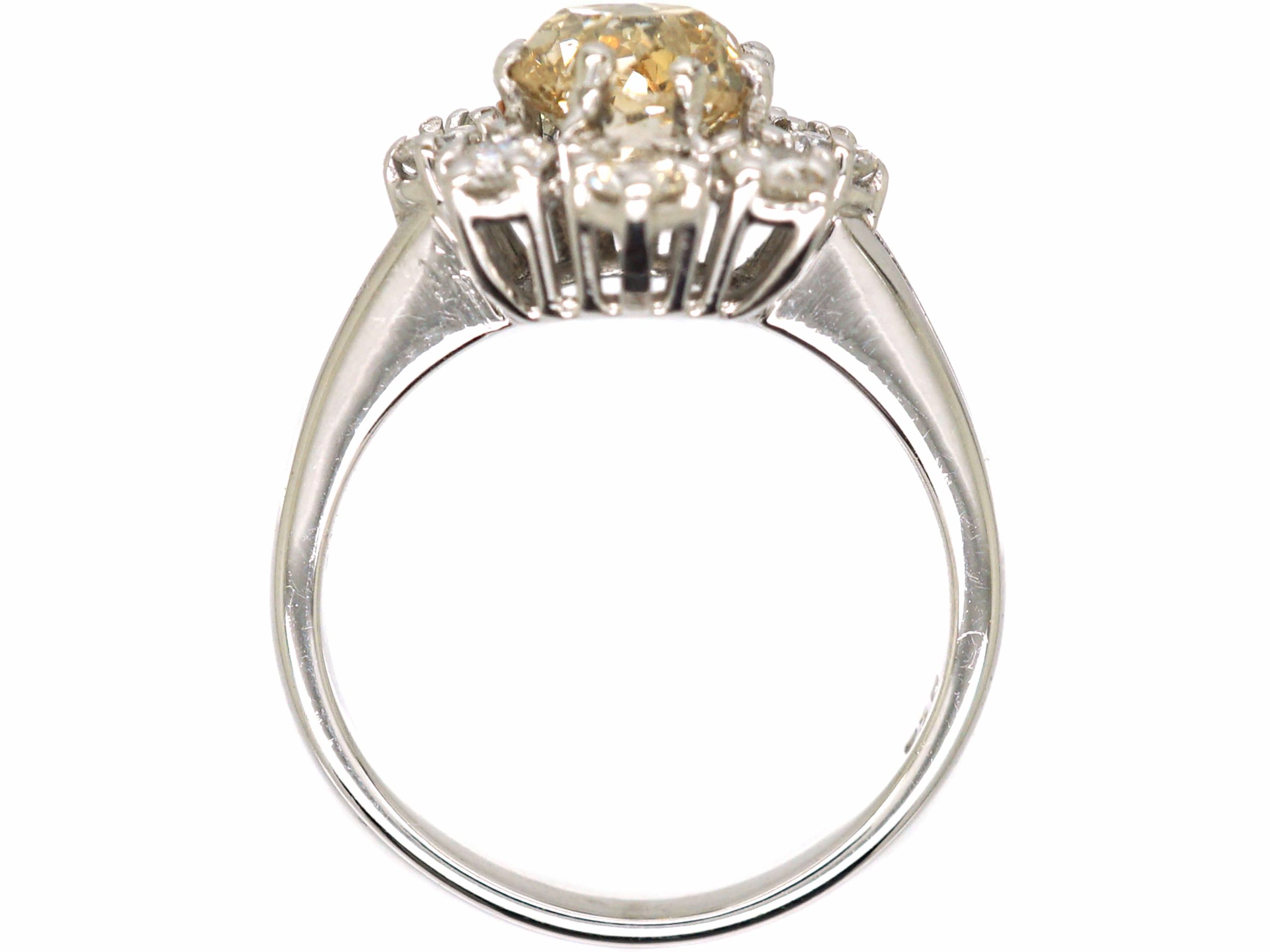 18ct White Gold & Diamond Daisy Cluster Ring with Pale Yellow Diamond ...