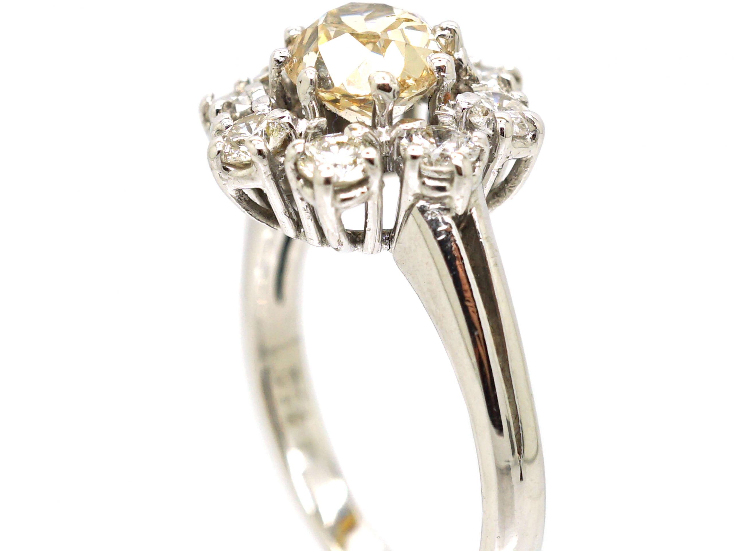 18ct White Gold & Diamond Daisy Cluster Ring with Pale Yellow Diamond ...
