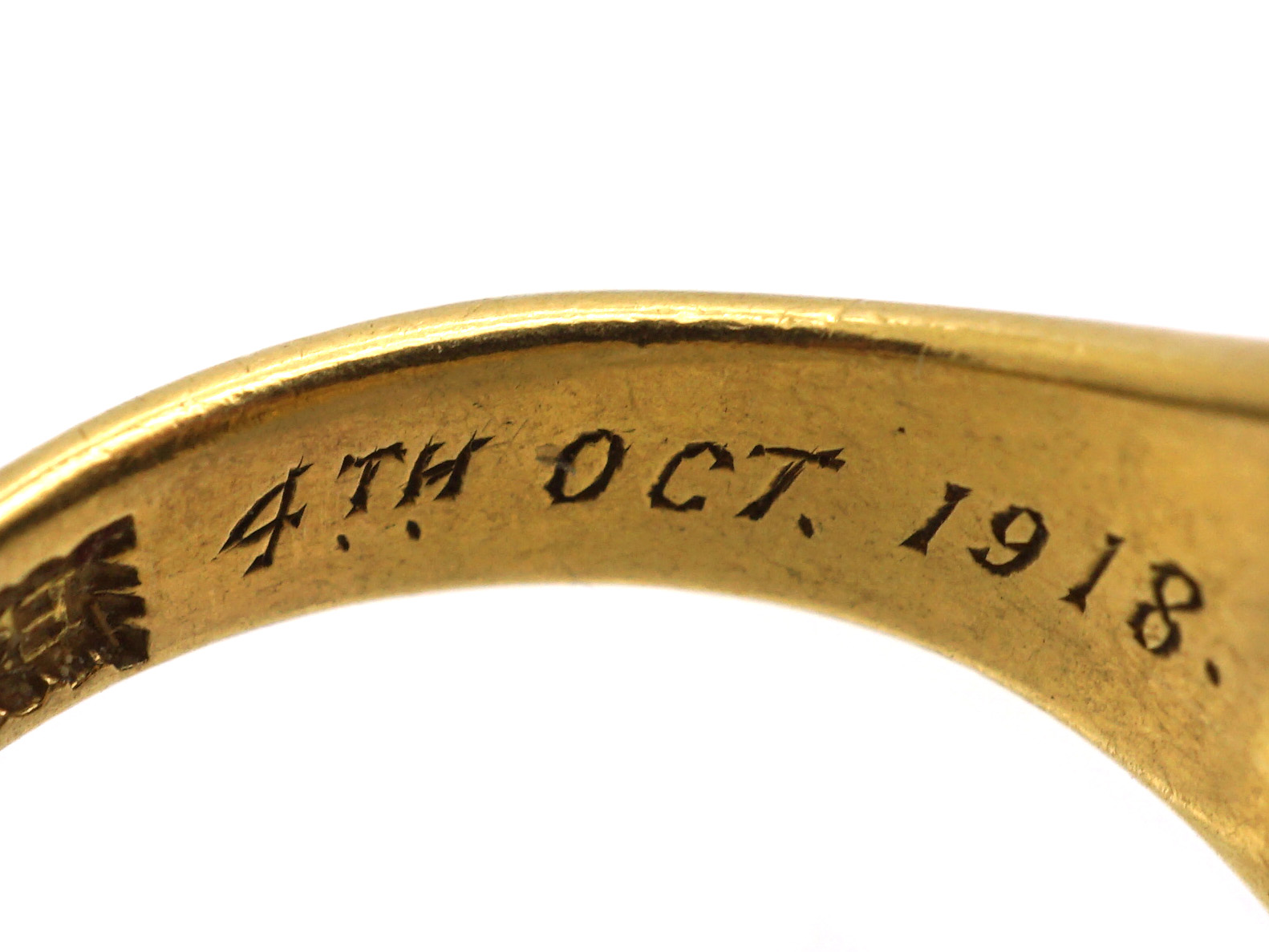 Edwardian 18ct Gold Signet Ring set with Banded Onyx with Intaglio of a ...