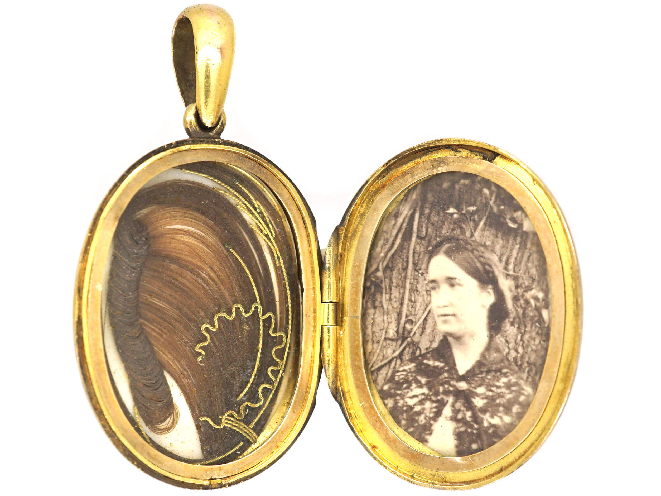 Victorian 15ct Gold Oval Locket (827X) | The Antique Jewellery Company