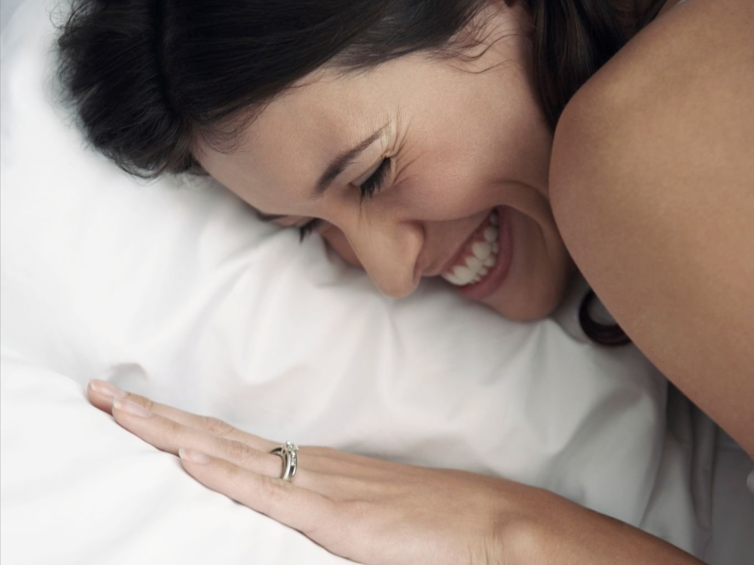 Should You Sleep With Your Engagement Ring On? | The Antique Jewellery ...